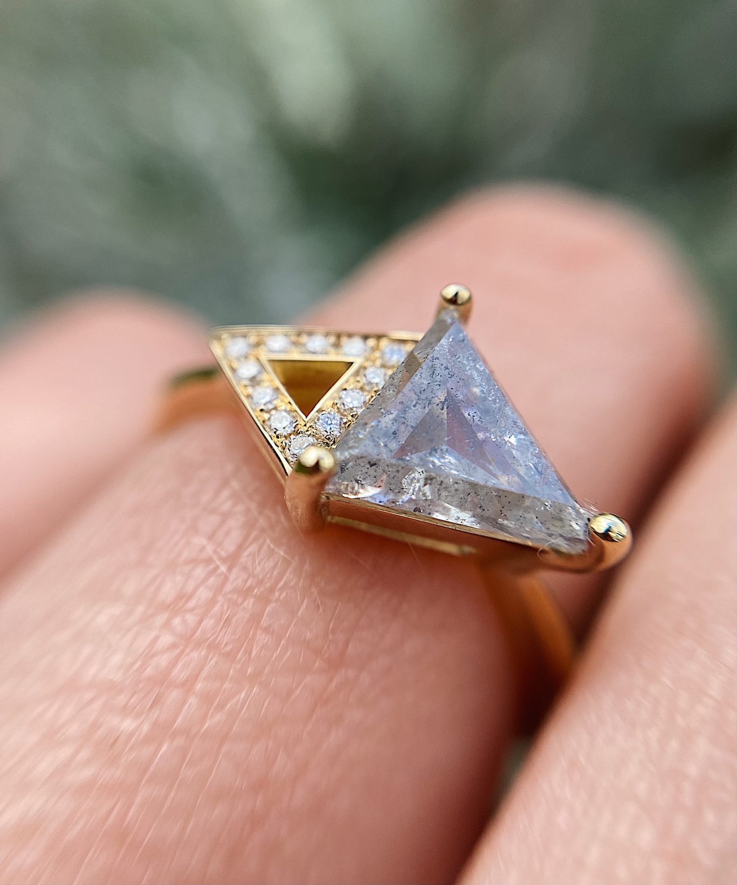 18ct Yellow Gold Double Triangle Ring with 1.24ct Salt and Pepper ...