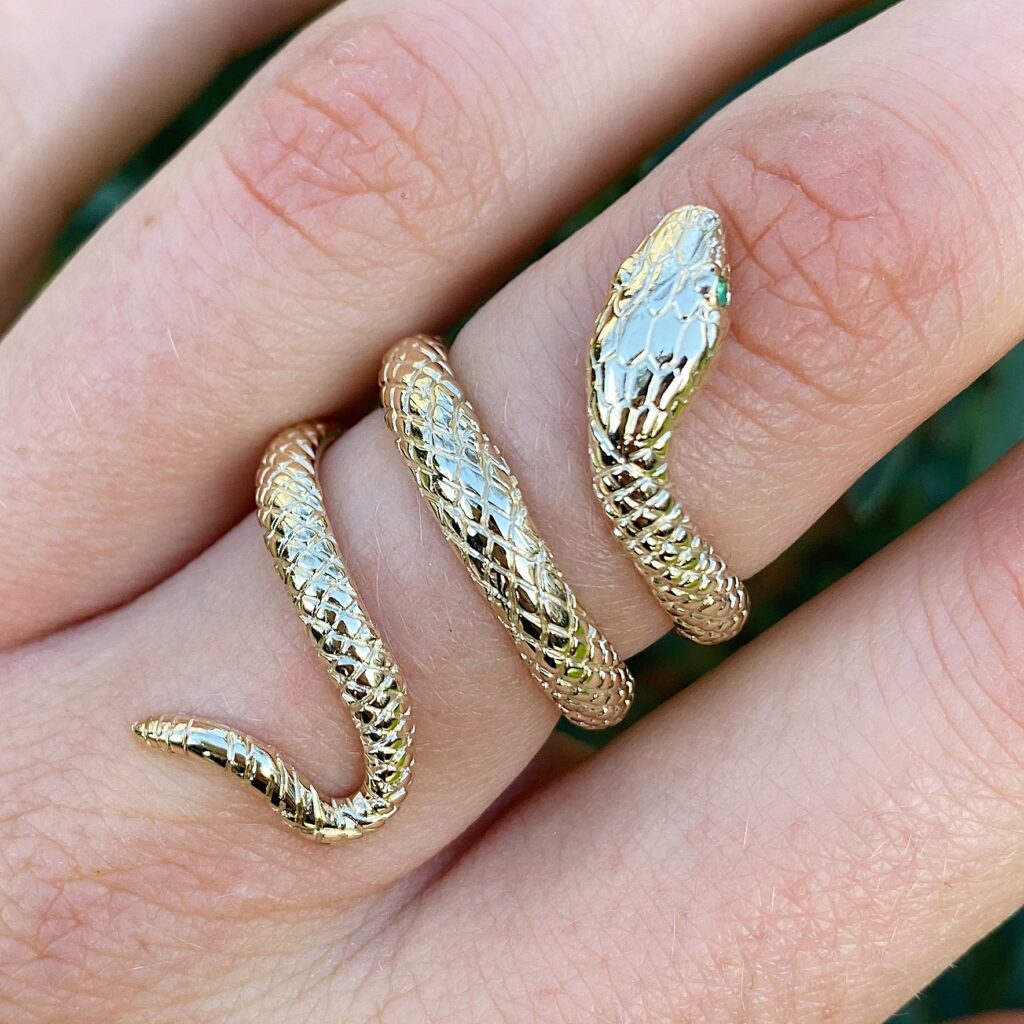 9ct yellow gold snake ring with emerald-set eyes - Baroque Jewellery
