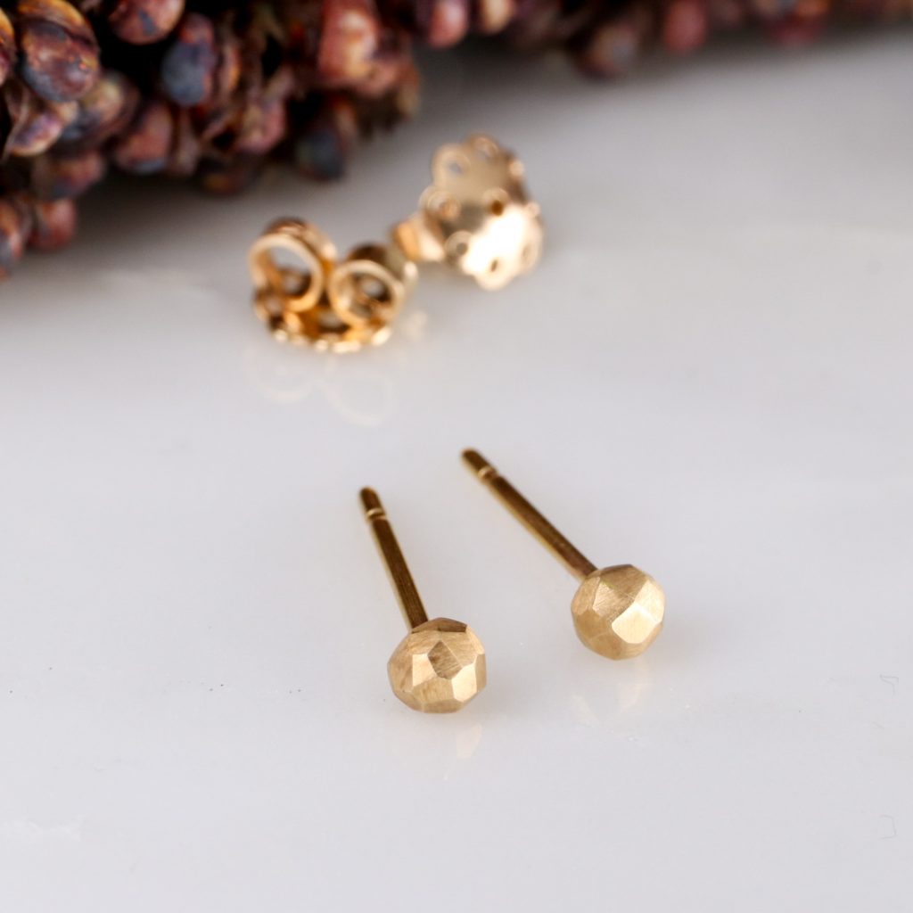 18ct yellow gold and salt and pepper diamond earstuds - Baroque Jewellery