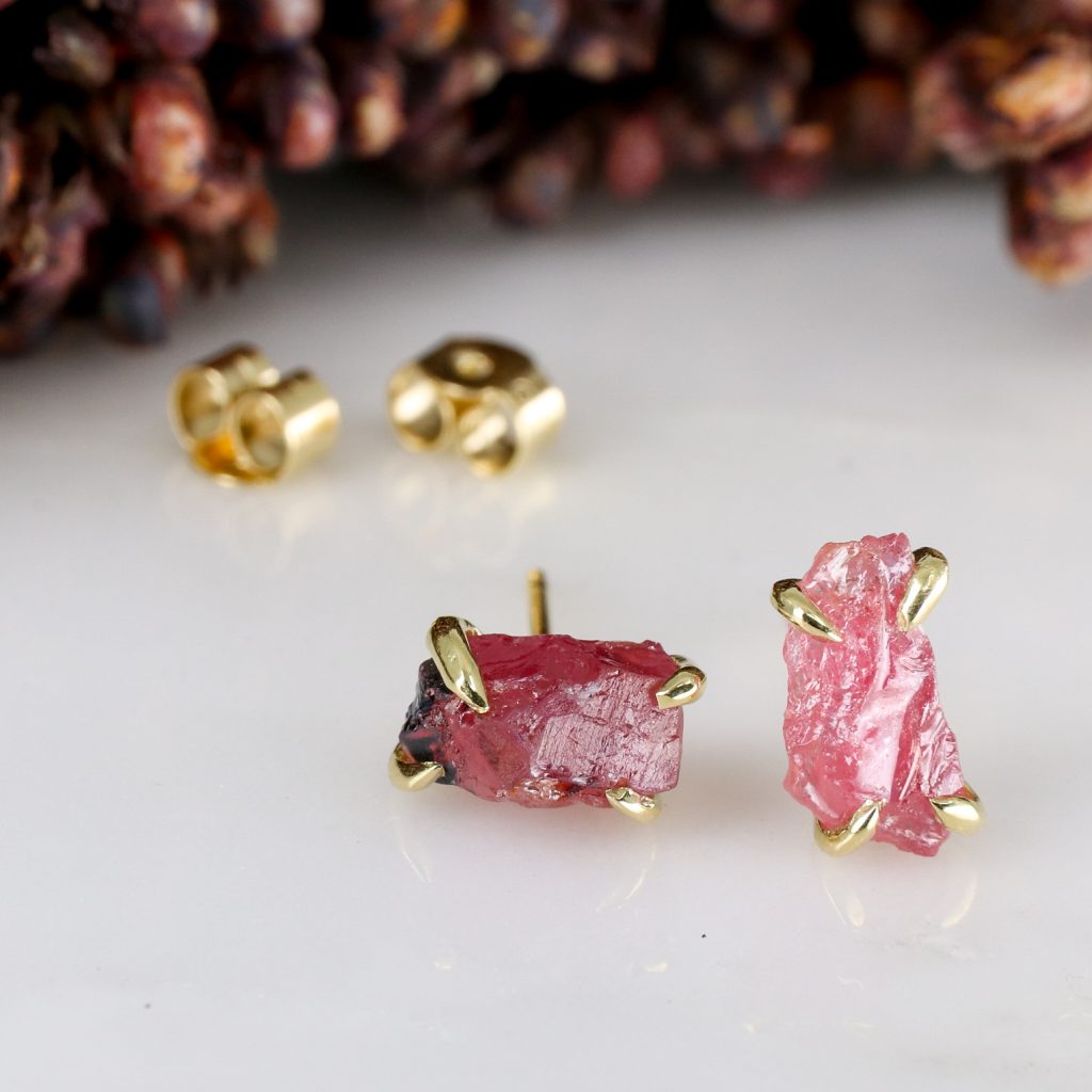 18ct yellow gold rough ruby earstuds - Baroque Jewellery