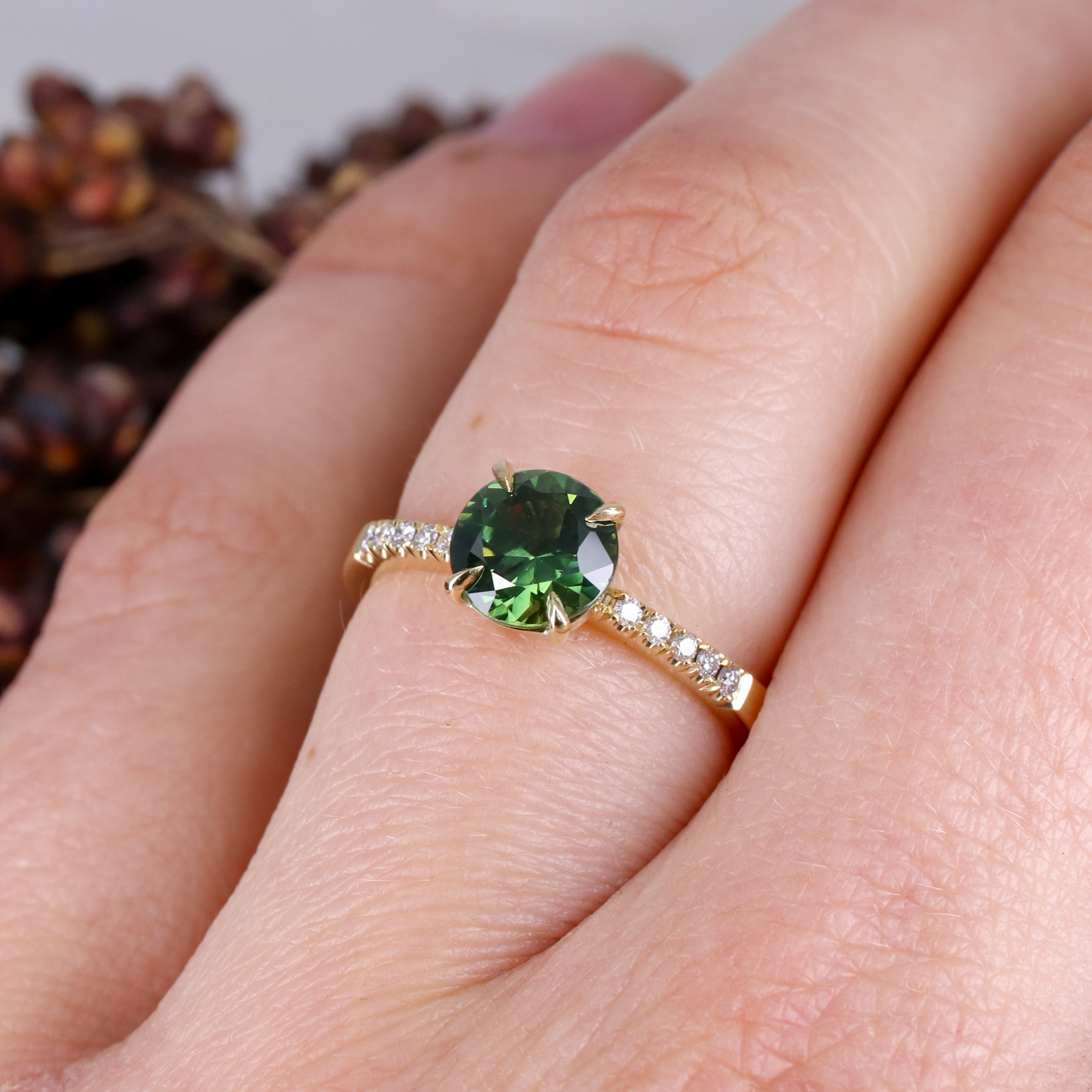 18ct Fairtrade yellow gold round green sapphire rise ring - Baroque ...