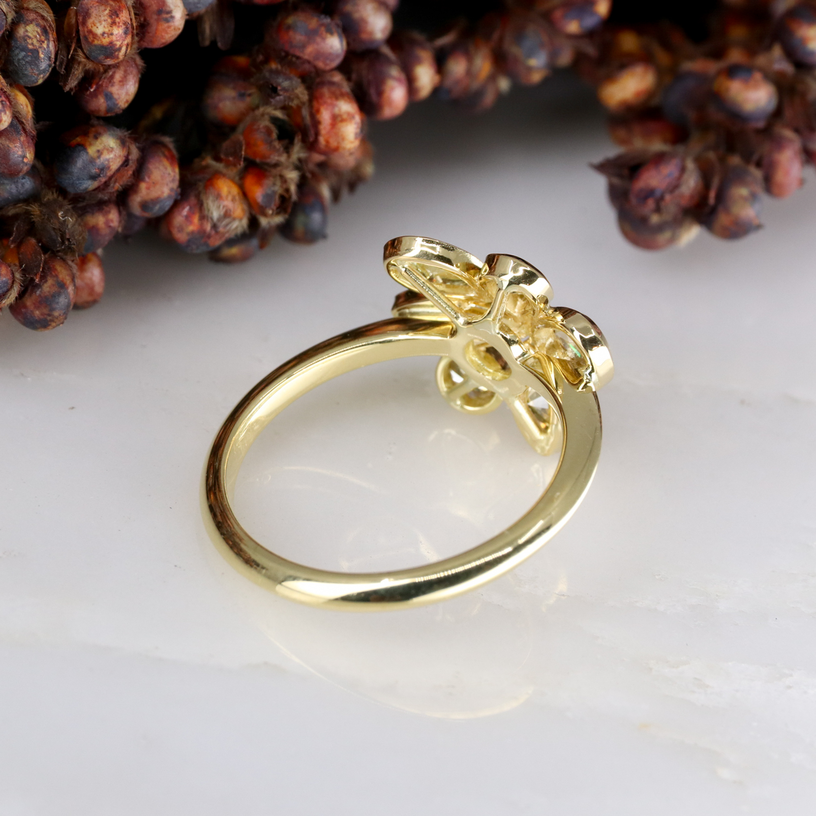 18ct yellow gold Balance ring: No. 2 with mixed fancy diamonds - Baroque Jewellery