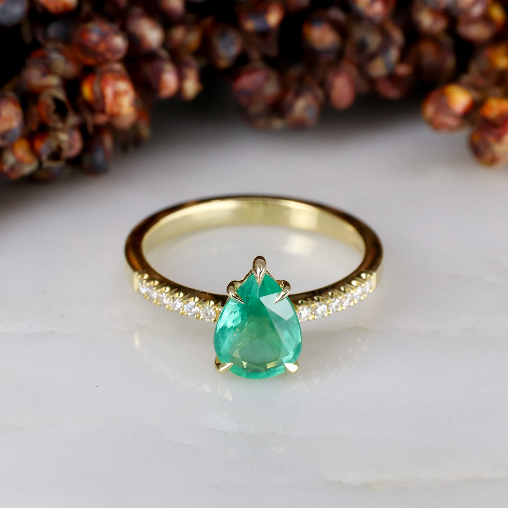 18ct gold emerald and diamond ring store
